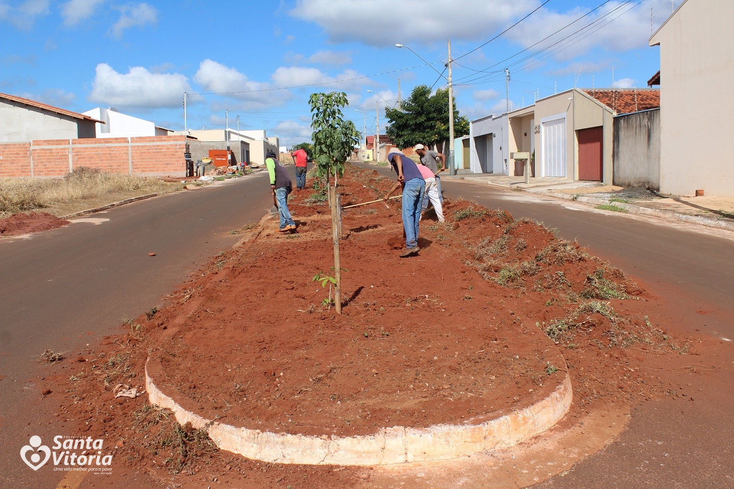 Prefeitura revitaliza paisagismo dos canteiros nos bairros da cidade ...